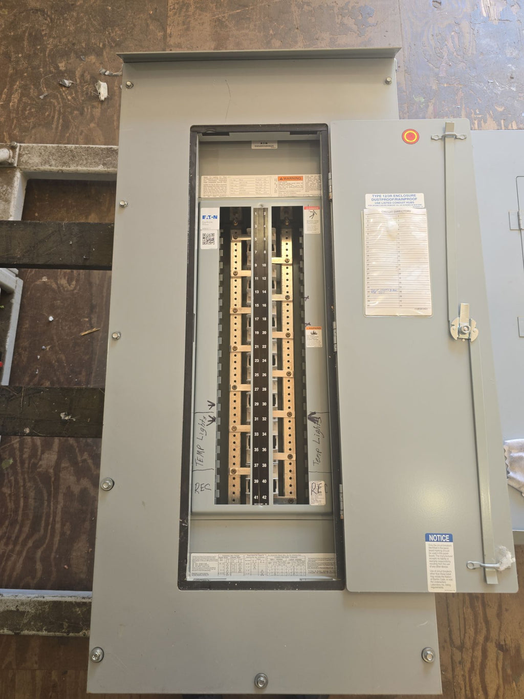 Eaton PRL1A Panelboard 225A 208Y/120V 3PH 4W 42 Space 3R Encl MLO ...